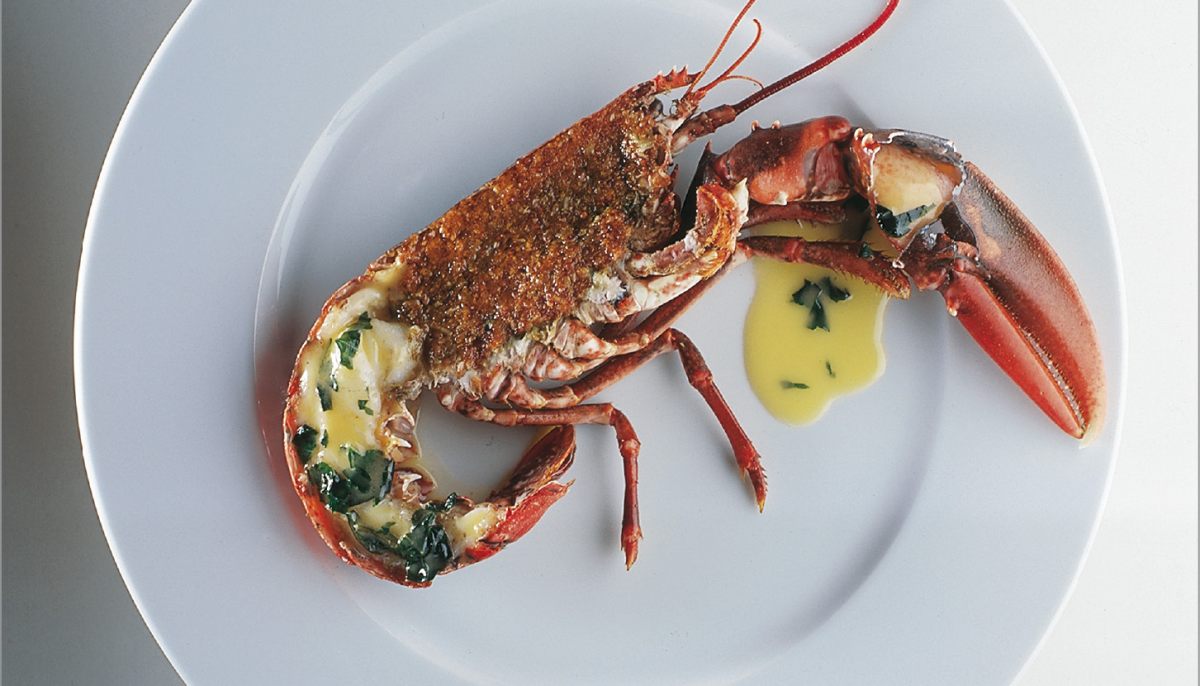 Recette de Homard rôti au feu de bois, beurre de basilic par Alain ...