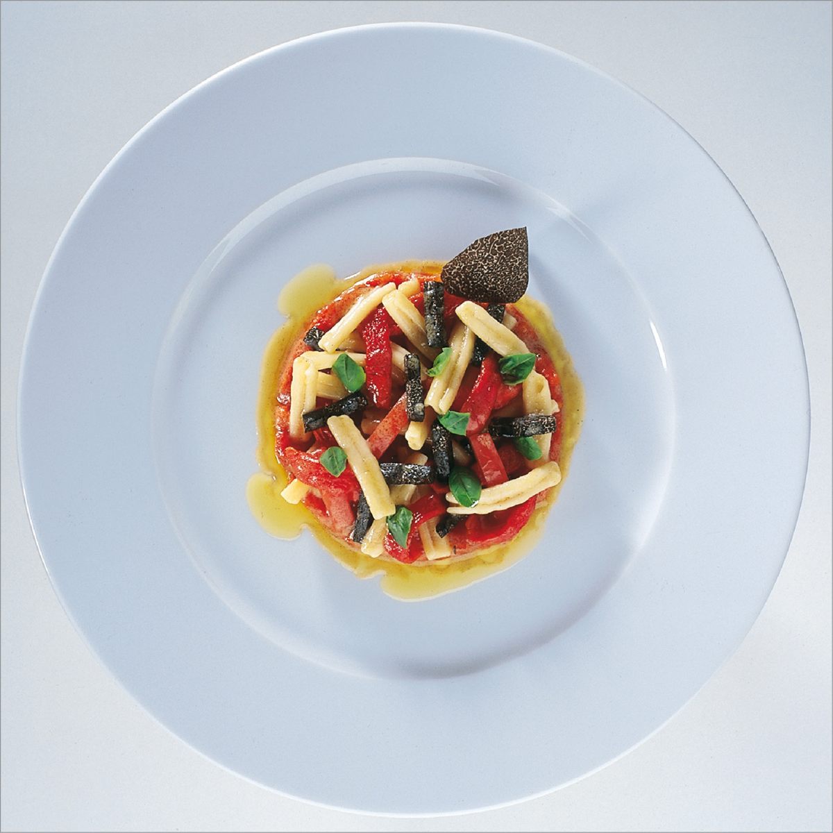 Recette de Pâtes sèches artisanales de toscane et truffe noire, basilic ...