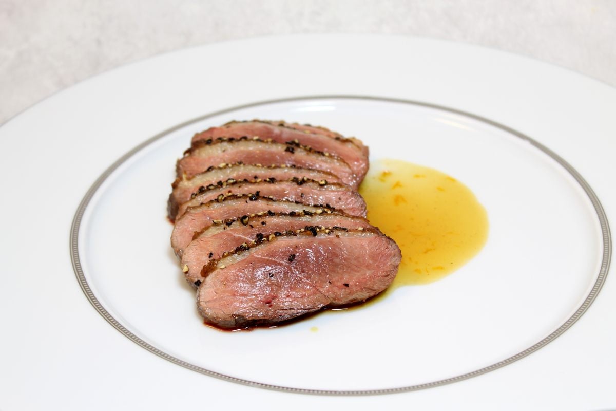 Magret de canard au poivre sauce bigarade par Alain Ducasse