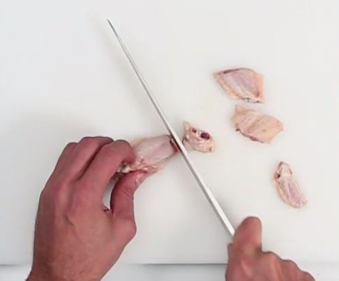 Concasser la volaille - Glossaire culinaire | Académie du Goût