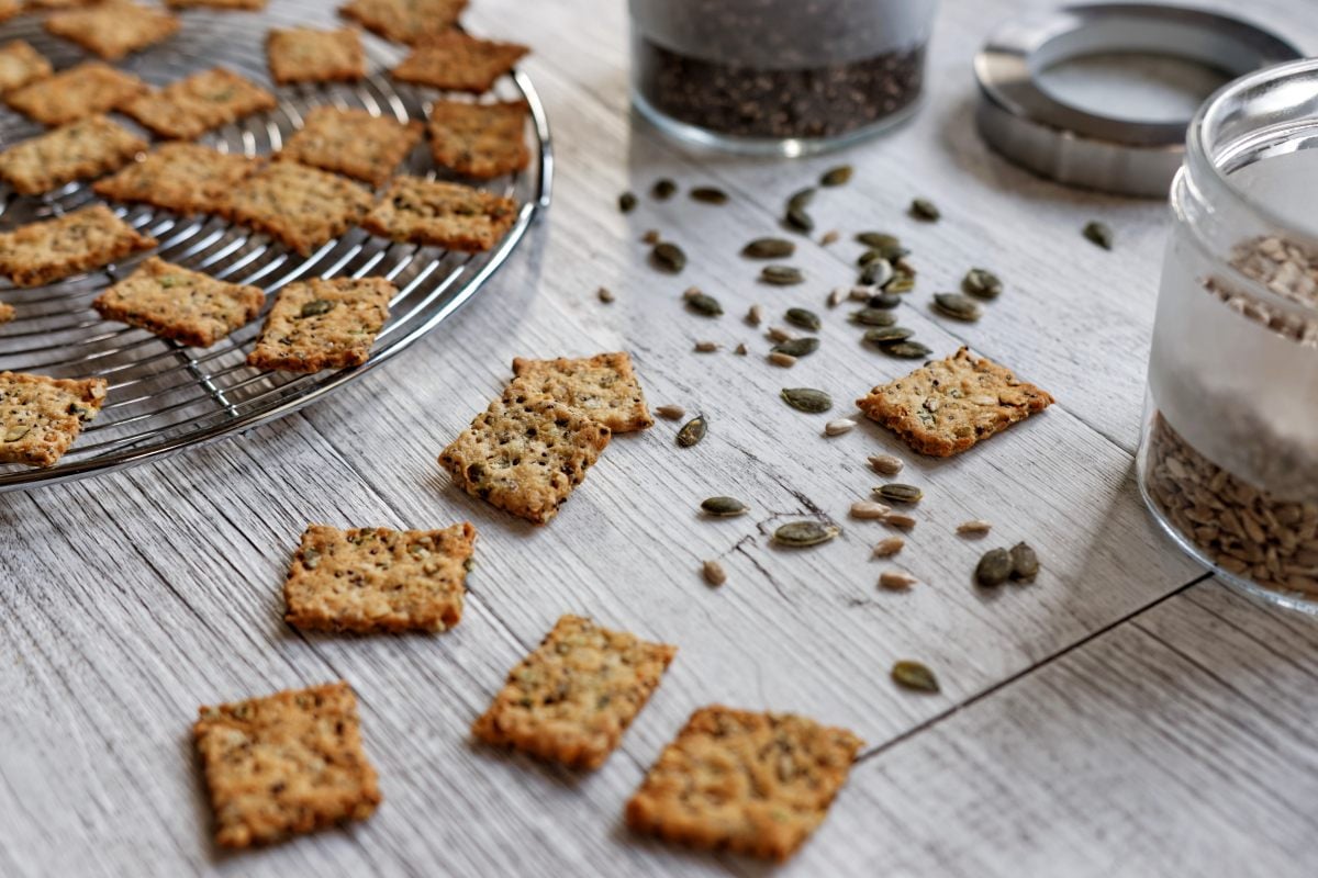 Recette de Crackers aux graines par Académie Du Goût - Académie du Goût