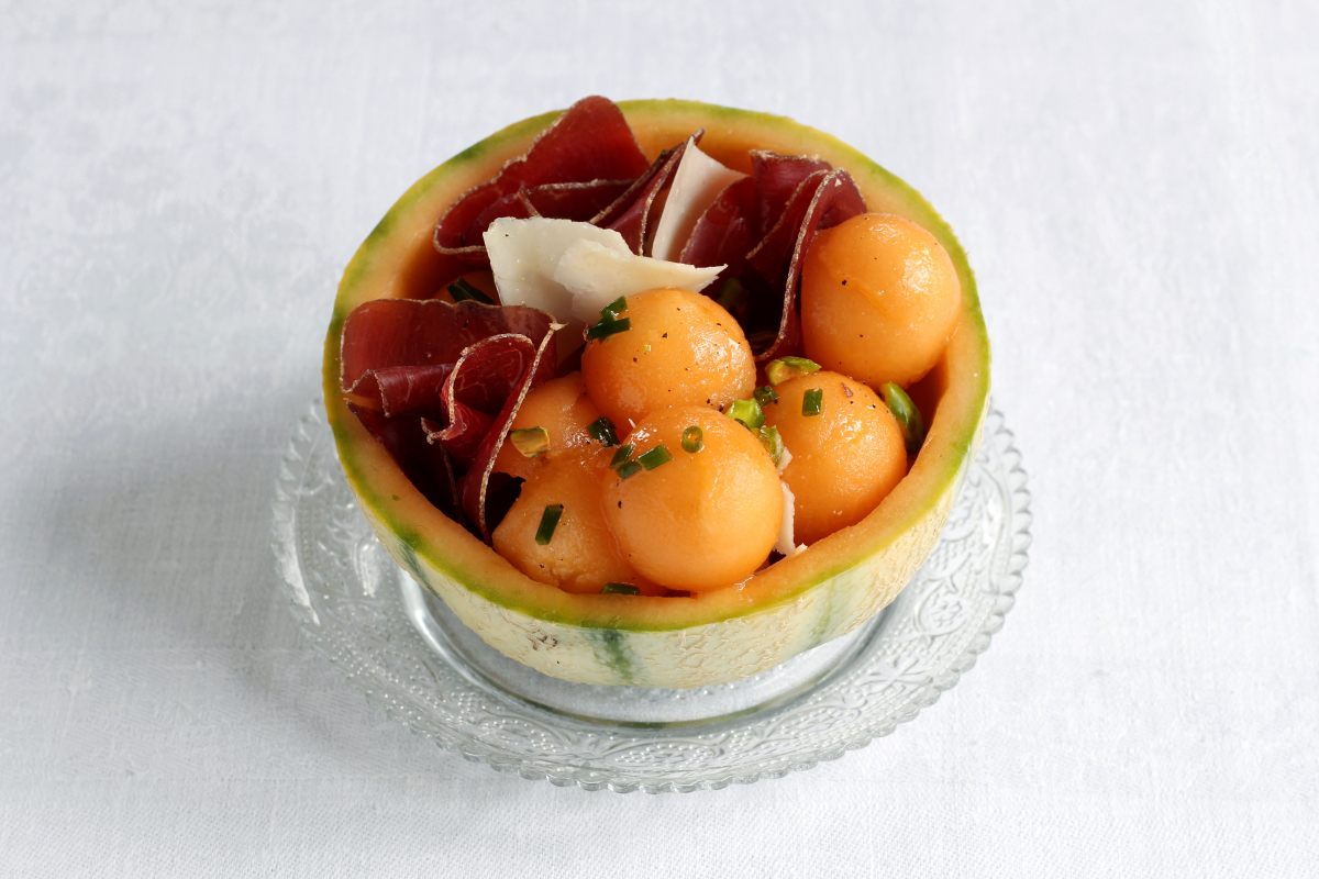 Recette de Salade de melon à la viande des grisons, parmesan et ...