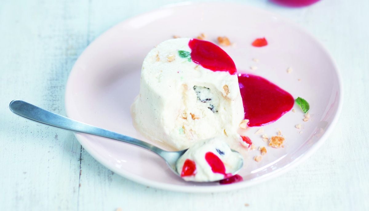 Recette de Nougat glacé au miel et aux fruits rouges par Guy Savoy ...