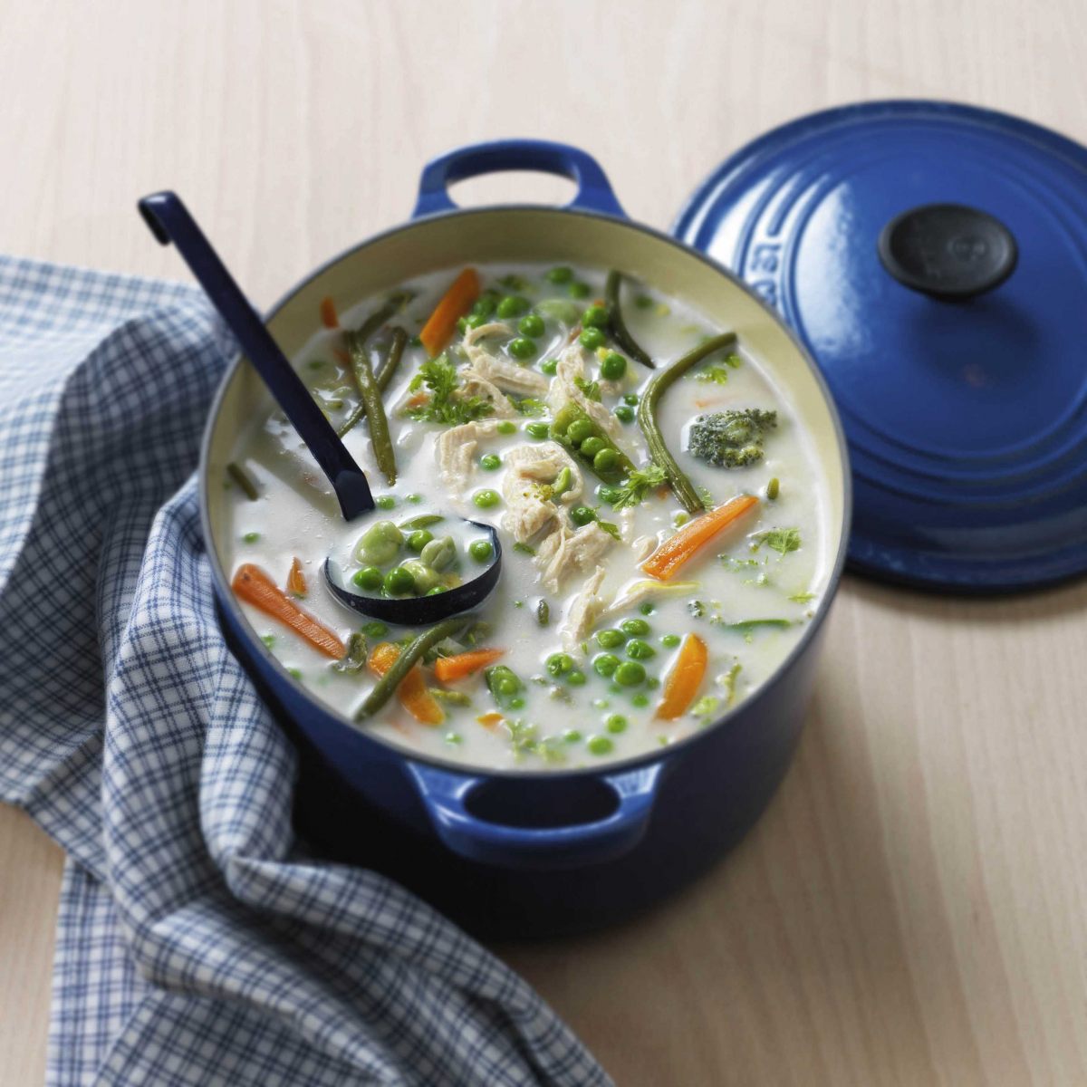 Recette de Chicken soup : le potage de poulet aux légumes par Académie ...