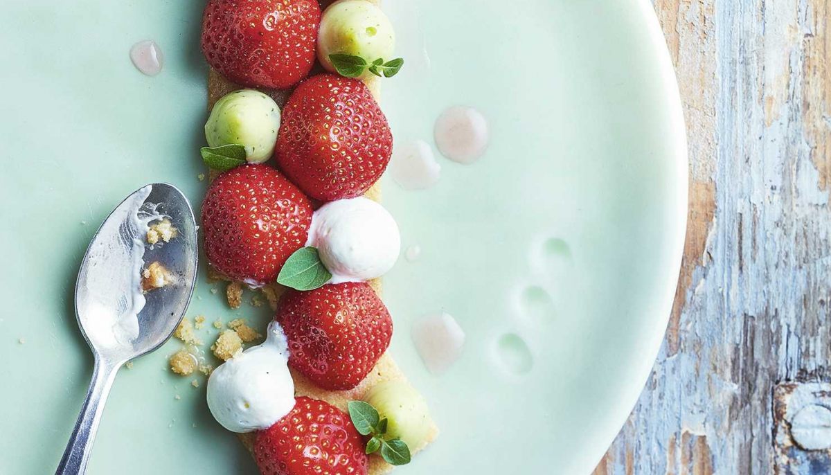 Recette de Fin sablé aux fraises, crémeux basilic par Jean-Louis ...