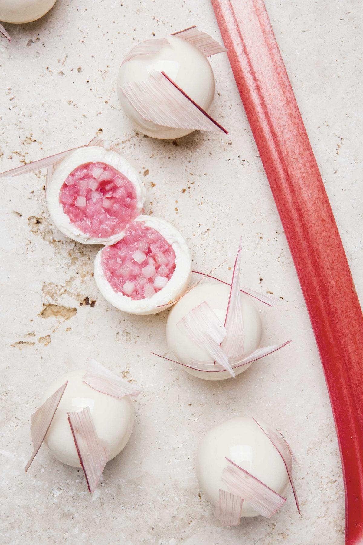 Recette de Sphères rhubarbe par Cédric Grolet - Académie du Goût