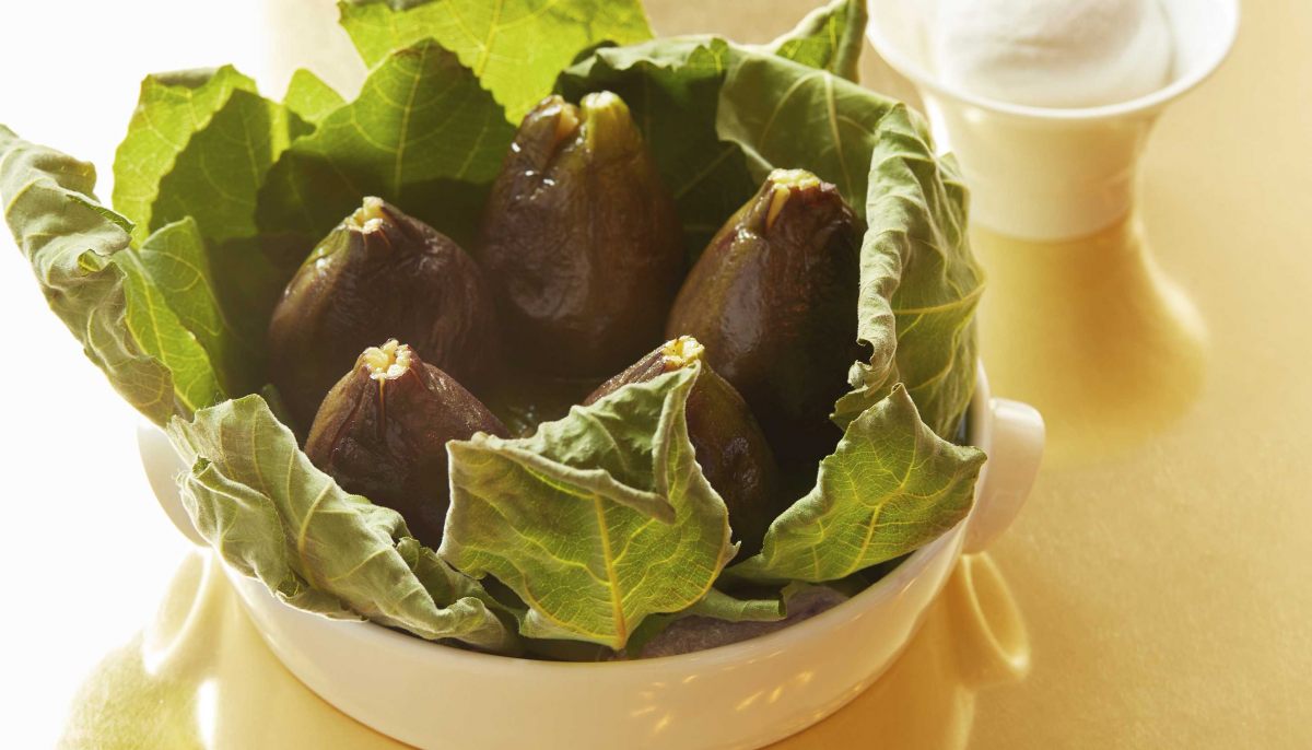 Recette de Figues rôties, crème à l’infusion de feuille de figuier par ...