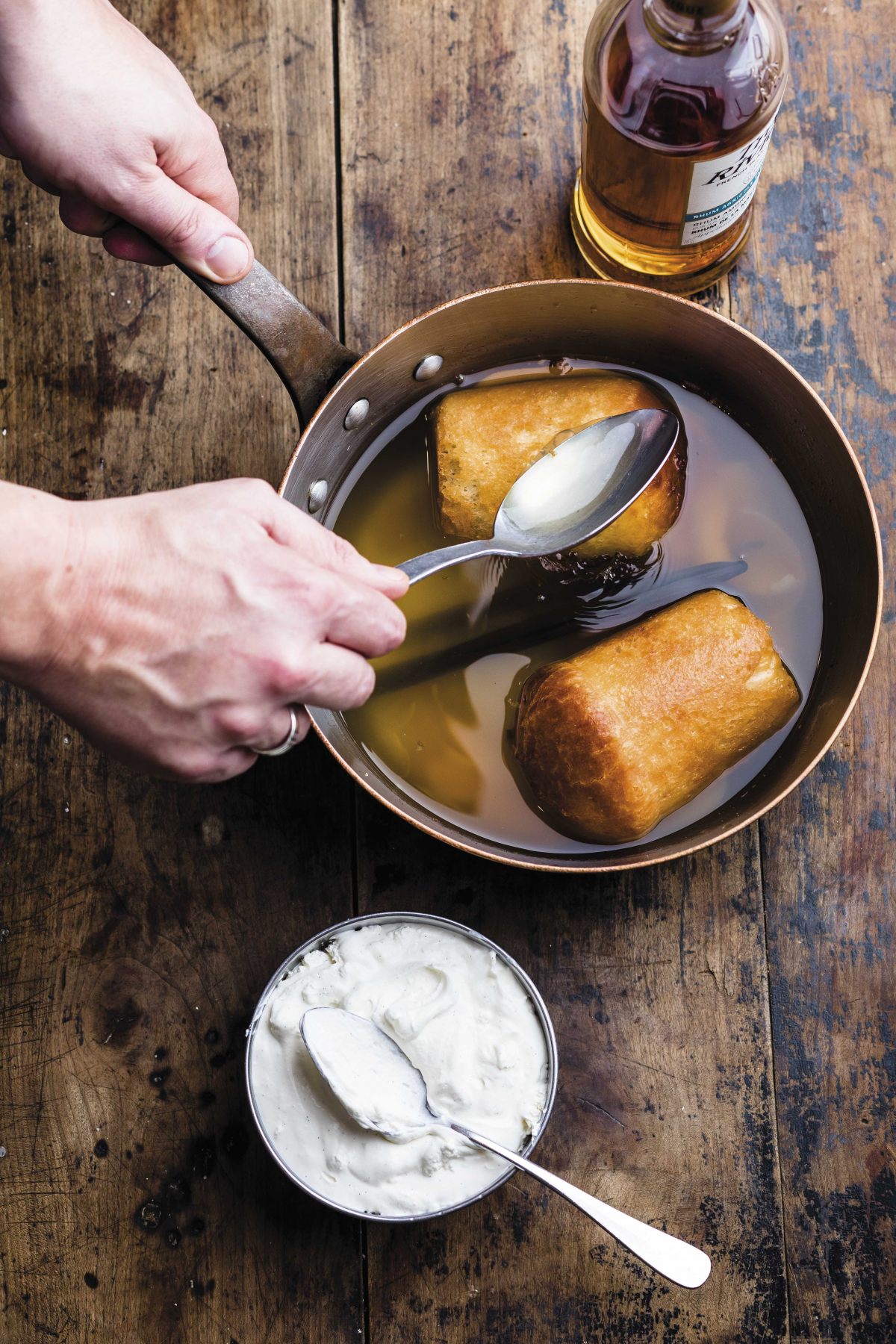 Recette de Babas au rhum, crème mi-montée vanillée par David Rathgeber ...