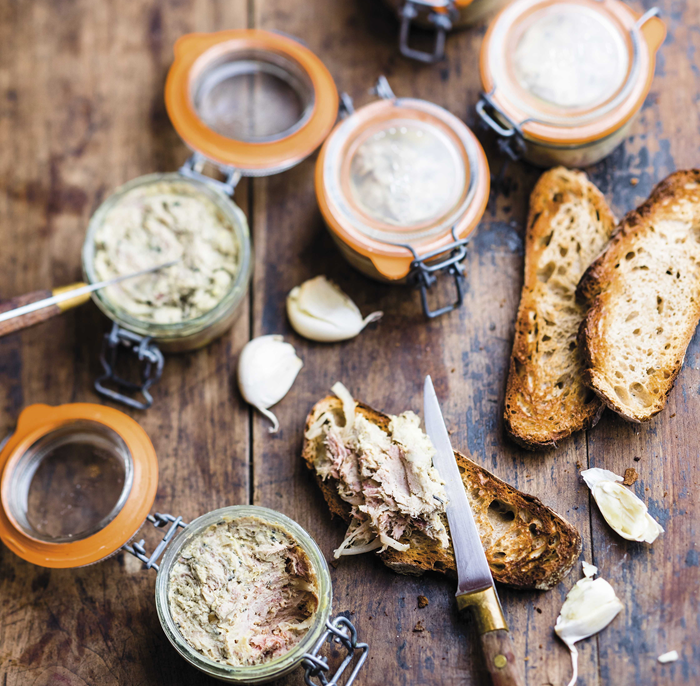 Recette de Rillettes de jarrets de cochon confits et foie gras par ...
